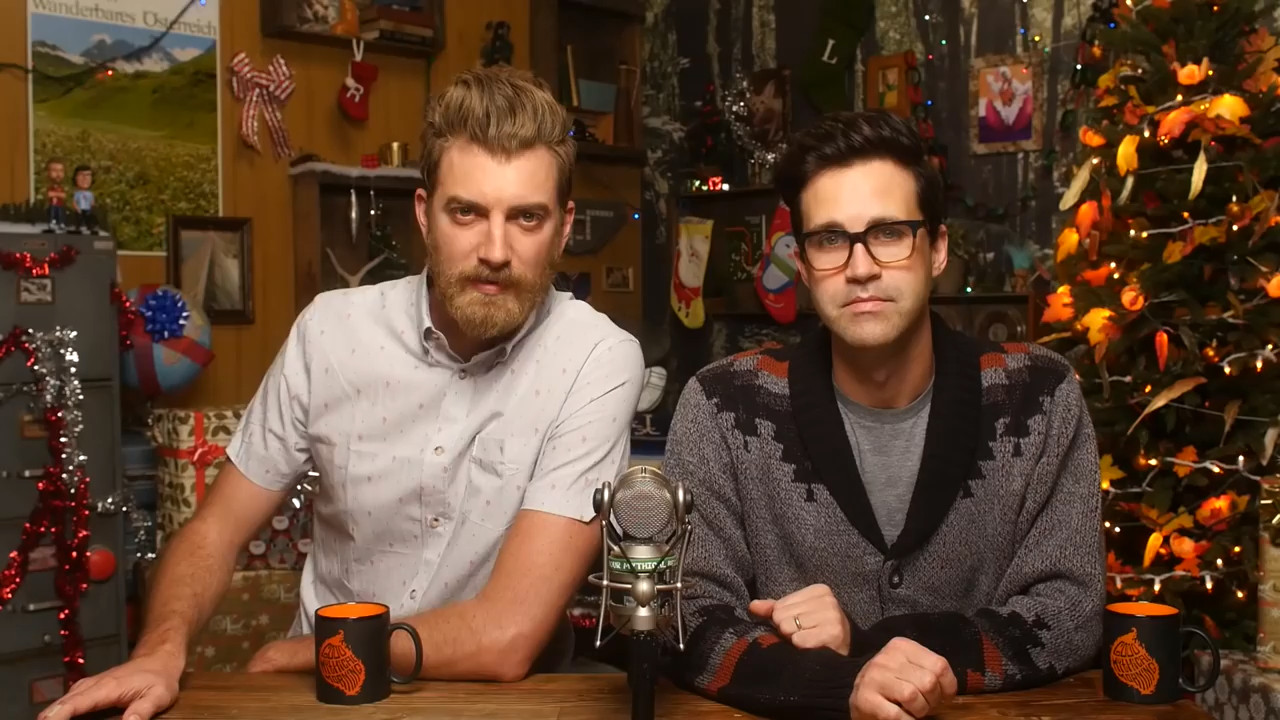 GMM 1049: Worst Mall Santa Photos - RANKED - Good Mythical Searching